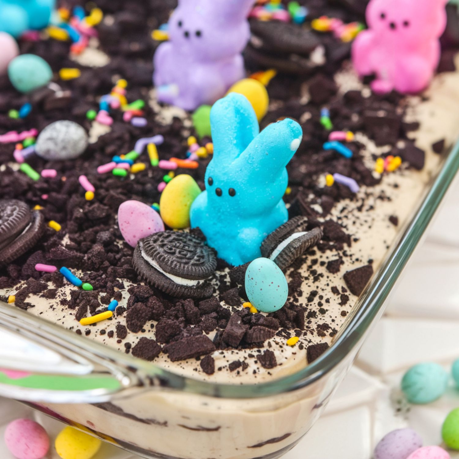 Easy Easter Dirt Cake Casserole [No Bake] – Creamy, Crunchy & Fun ...