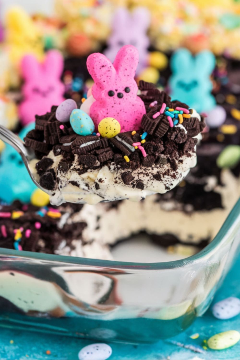 Easy Easter Dirt Cake Casserole [No Bake] – Creamy, Crunchy & Fun ...